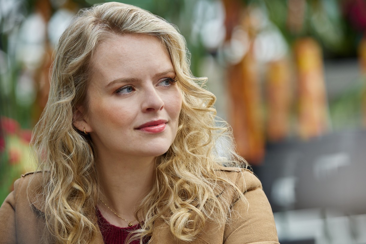 Andrea Brooks & Patch May Rekindle Their Flame in 'A Lifelong Love' on Hallmark Channel: Photo ...