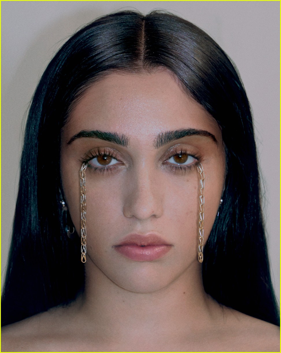 Madonna's Daughter Lourdes Leon Strips Down for Dion Lee's Cage Chain ...