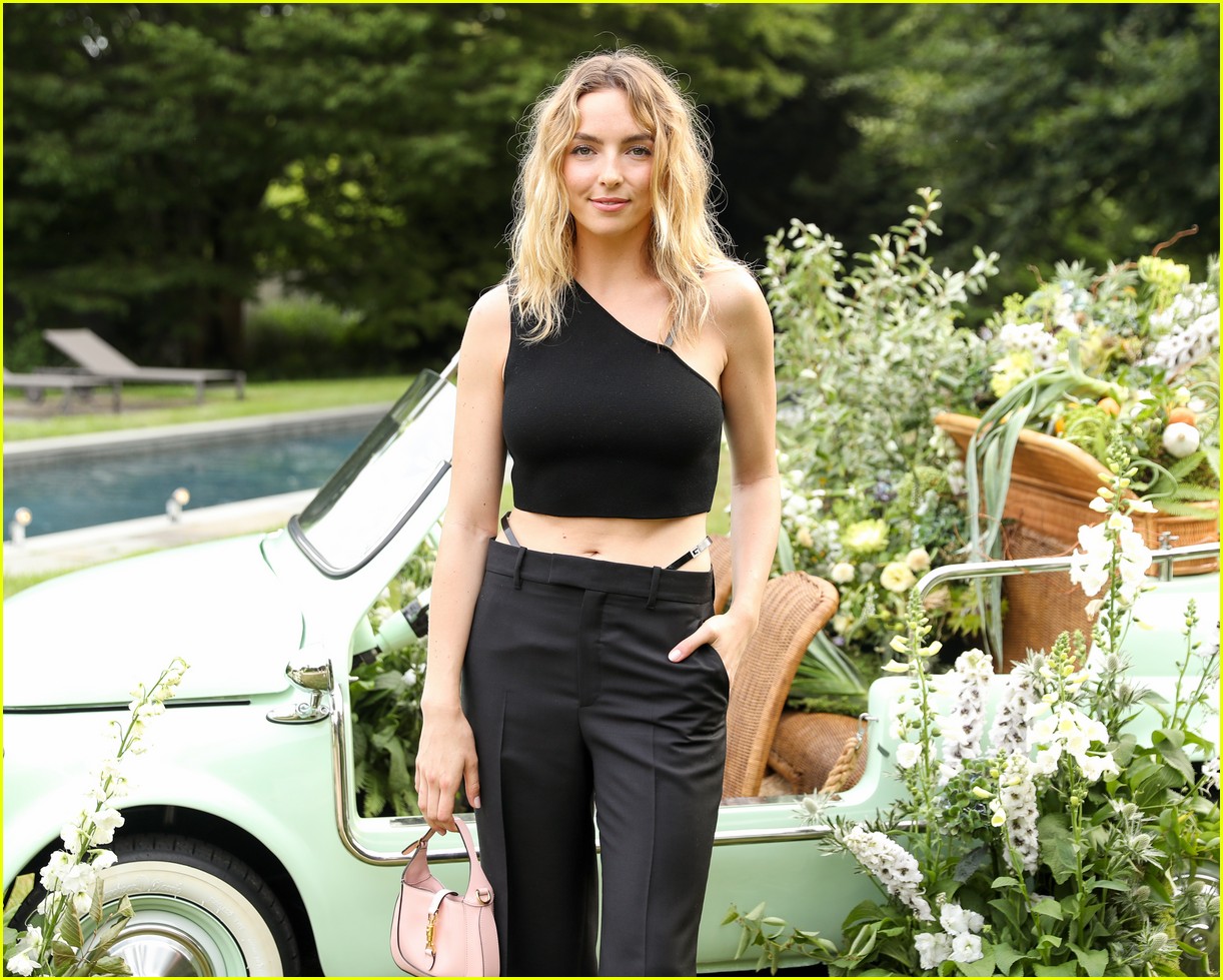 Gwyneth Paltrow's Daughter Apple Martin Makes Rare Public Appearance at ...