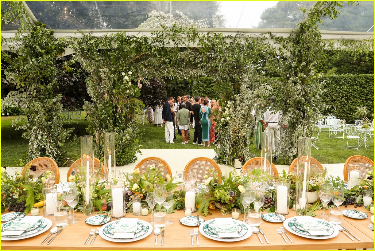 Gwyneth Paltrow's Daughter Apple Martin Makes Rare Public Appearance at ...