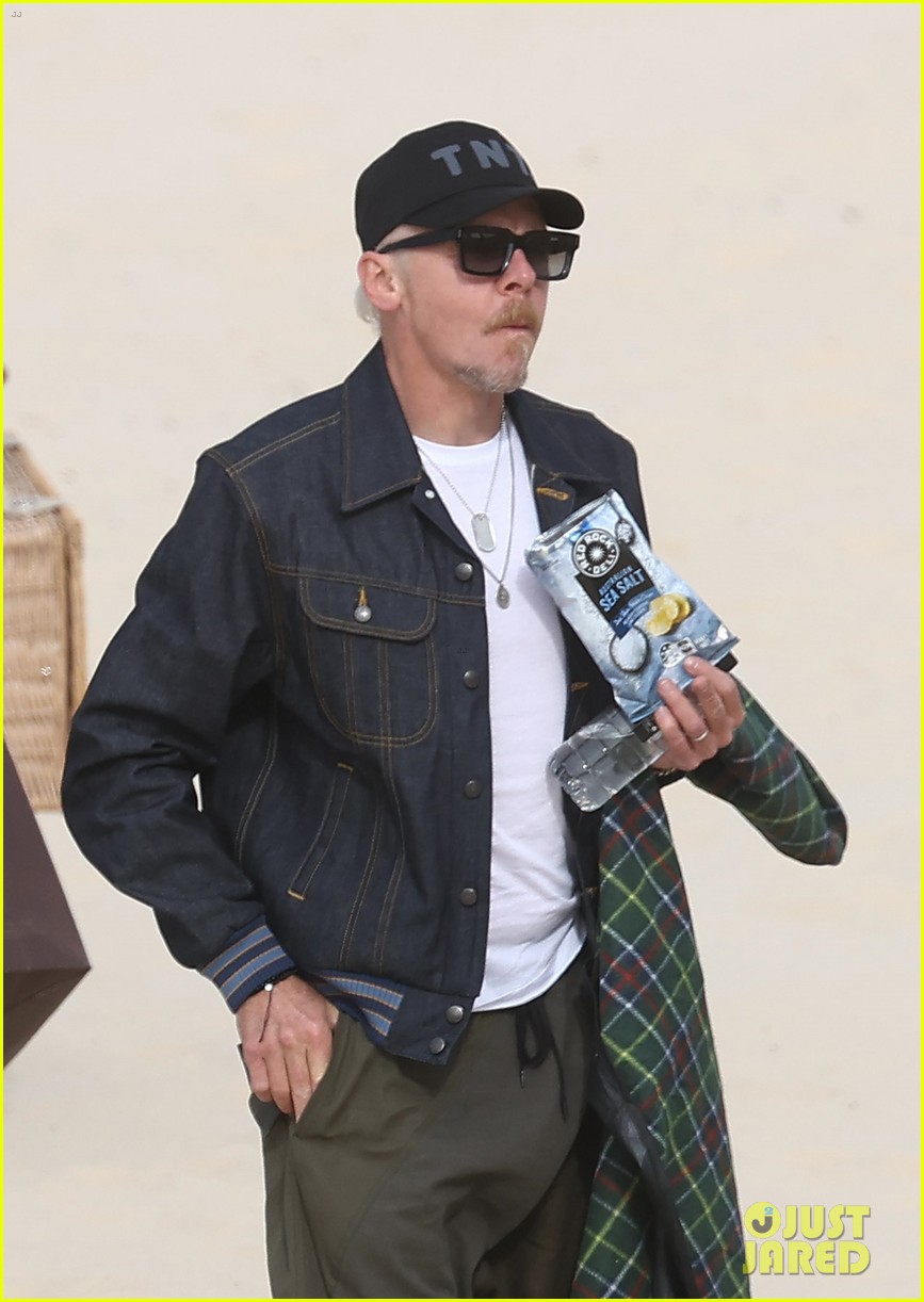 Photo: pom klementieff simon pegg bondi beach 113 | Photo 4951920 | Just Jared: Entertainment News