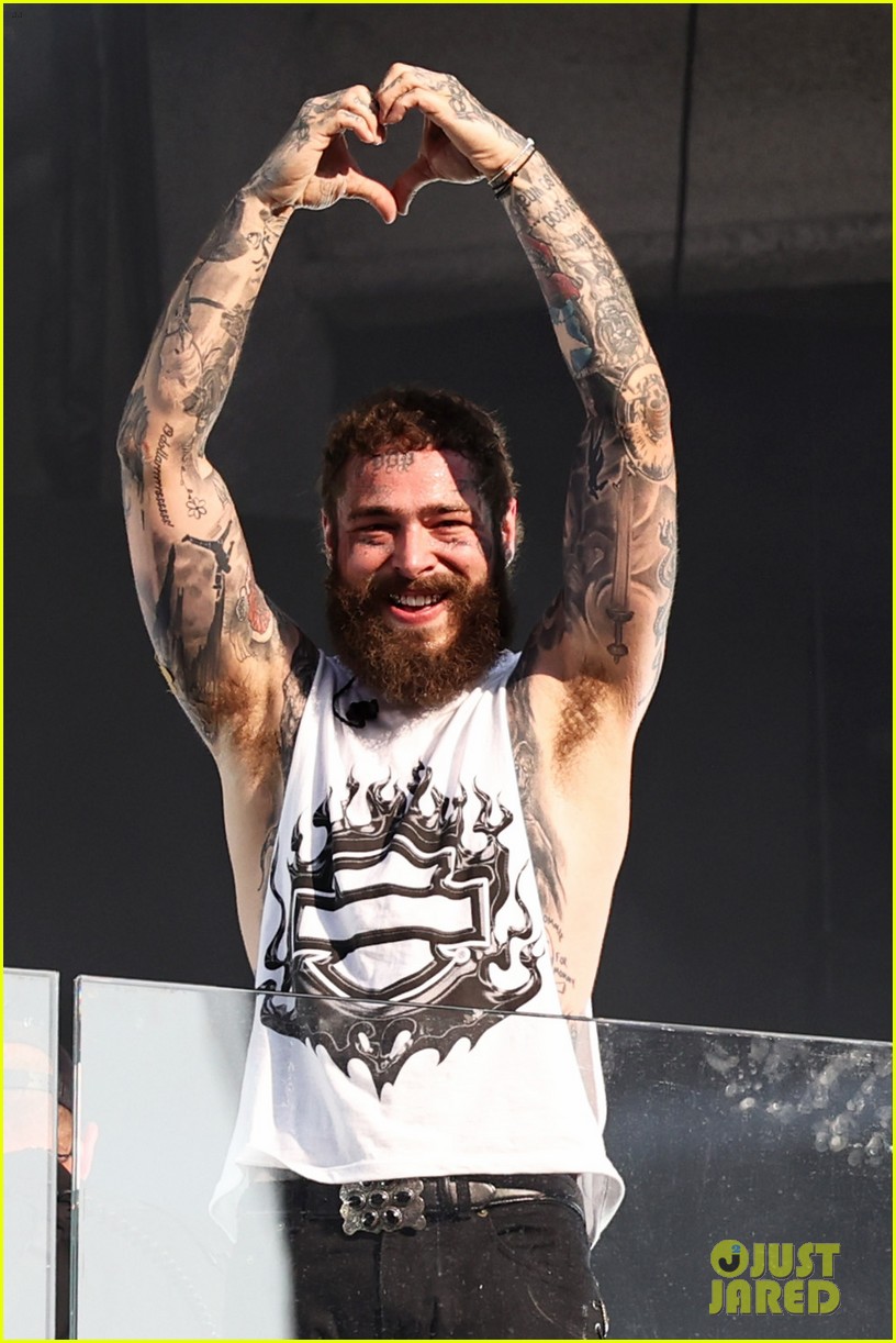 Post Malone Surprises Fans with Performance in Times Square!: Photo ...