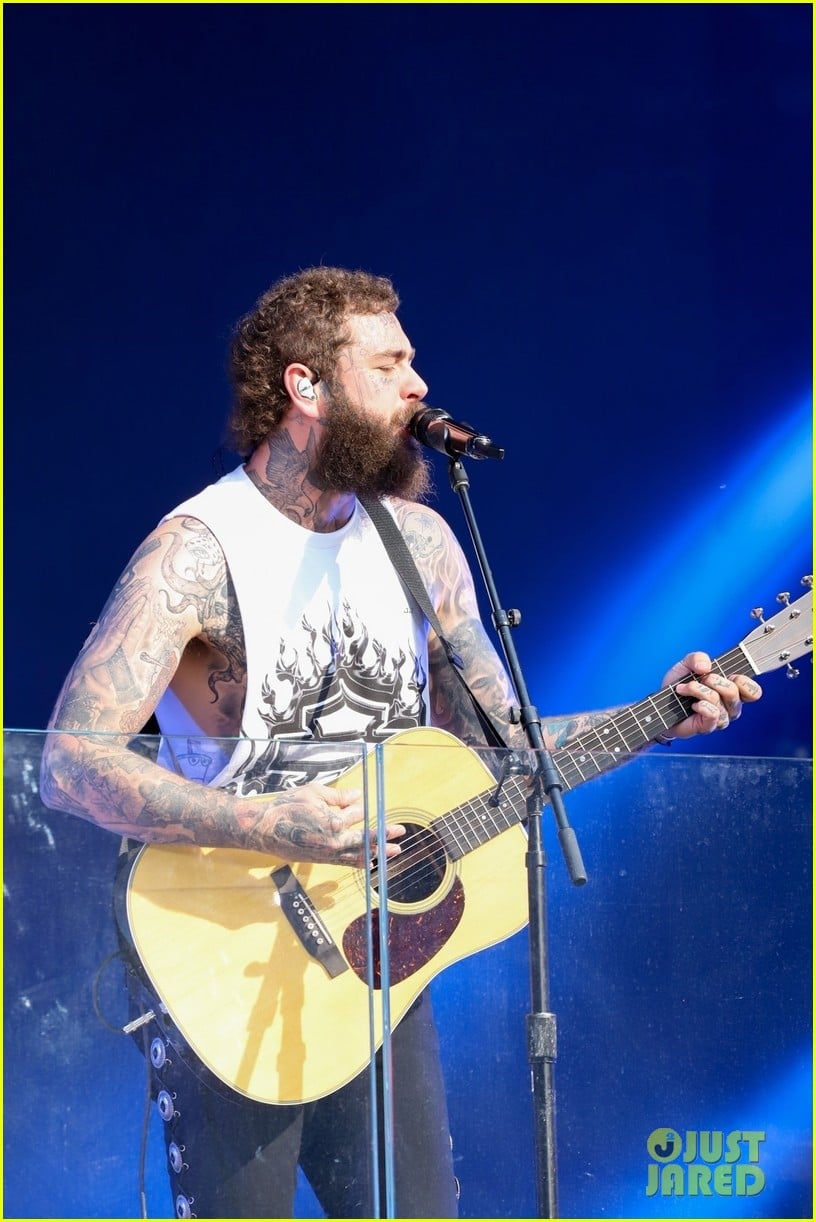 Post Malone Surprises Fans with Performance in Times Square!: Photo ...