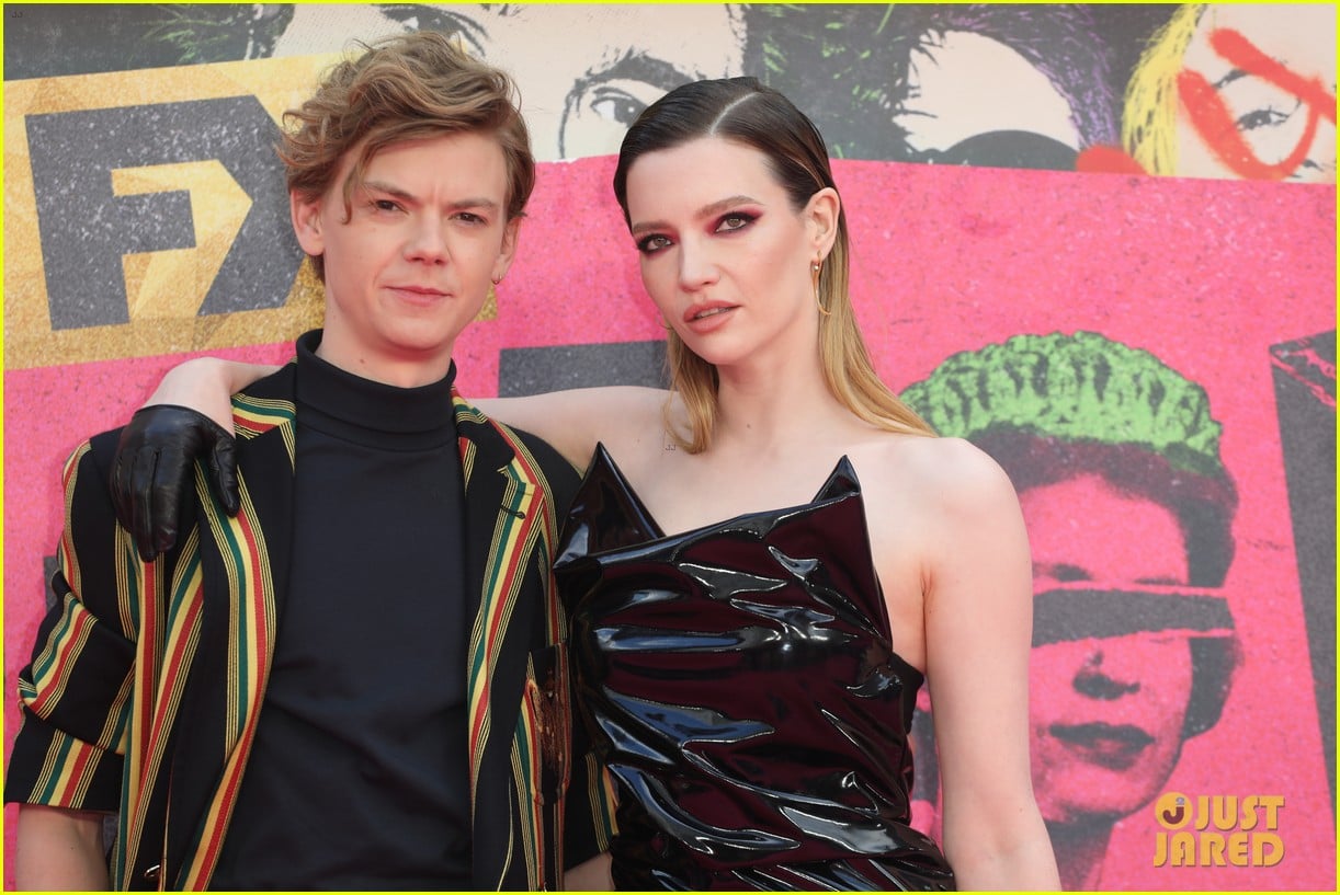 Thomas Brodie-Sangster Used a 'Love Actually' Quote to Announce ...