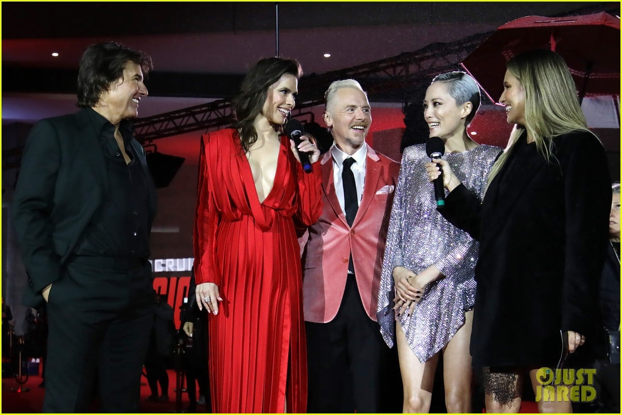 Tom Cruise Celebrates His Birthday, Lights Fuse For Fireworks Show at ...