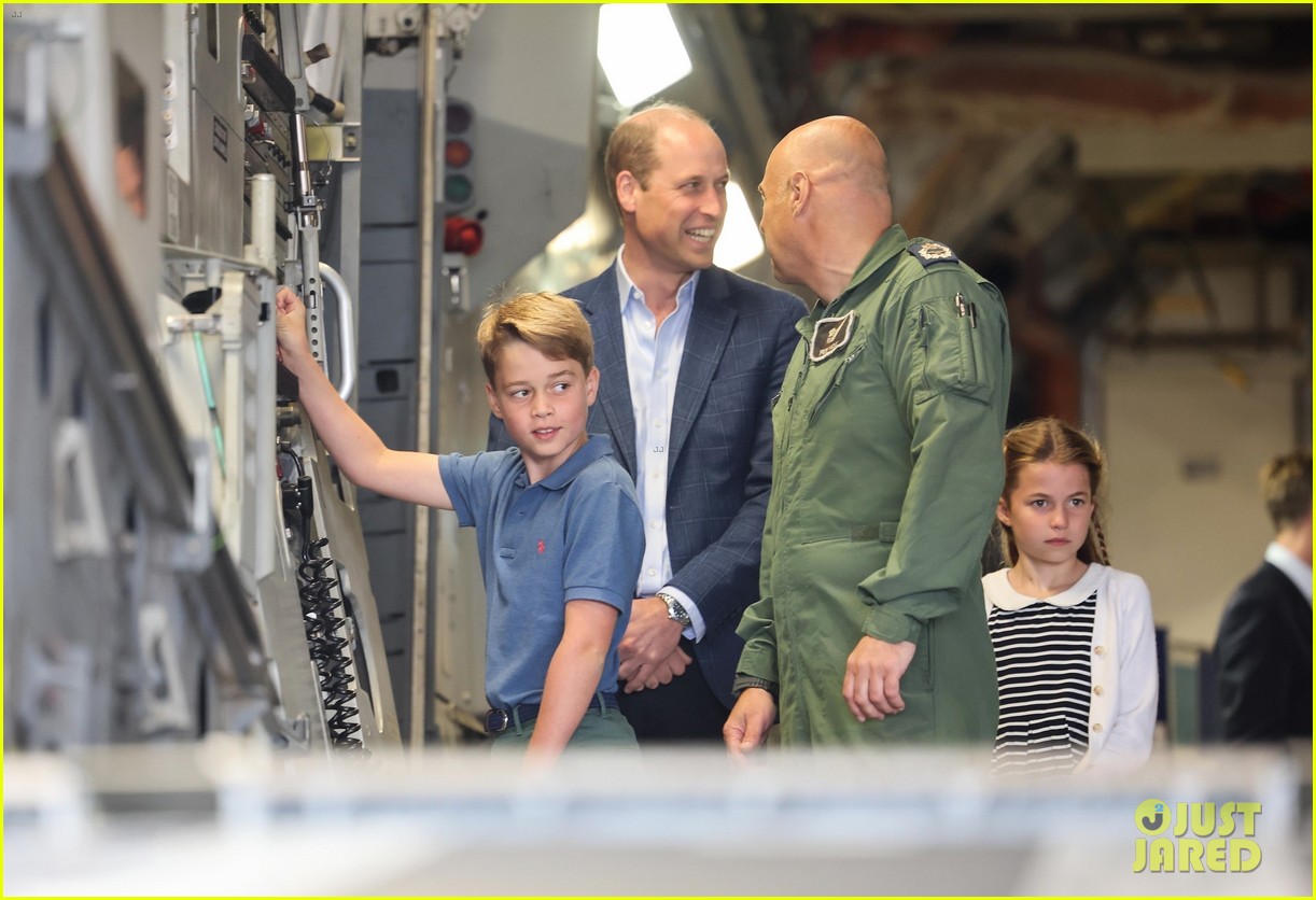Prince William & Princess Catherine Bring George, Charlotte & Louis To ...