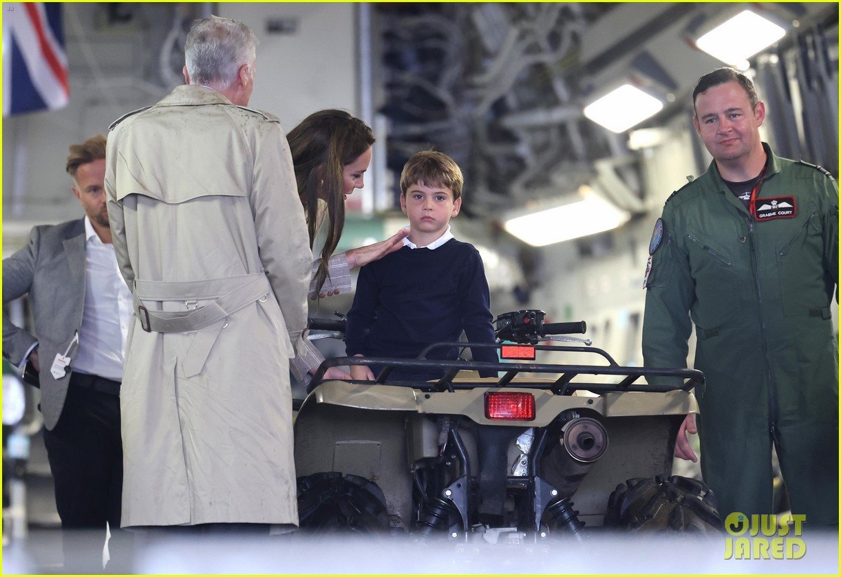 Prince William & Princess Catherine Bring George, Charlotte & Louis To ...