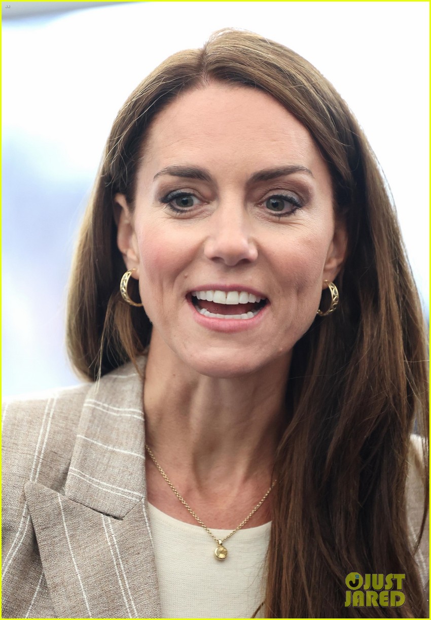 Prince William & Princess Catherine Bring George, Charlotte & Louis To ...