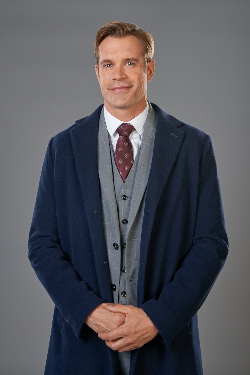 Katie Cassidy's First Hallmark Channel Movie With Boyfriend Stephen ...