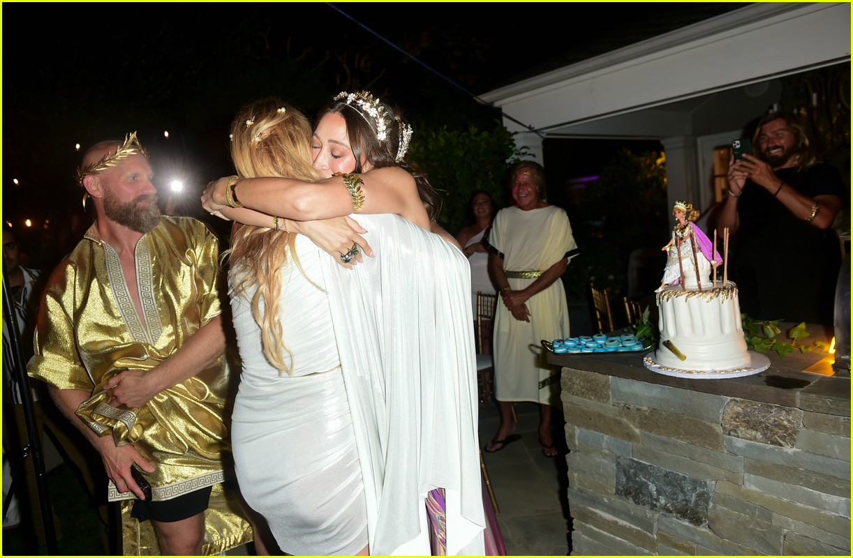 Gigi Hadid Helps Her Sister Alana Celebrate Her 40th Birthday Alongside ...