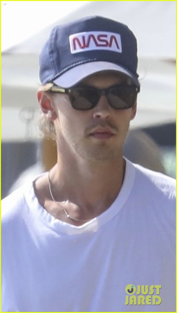 Austin Butler Picks Up Flowers During a Day Out in Malibu: Photo ...