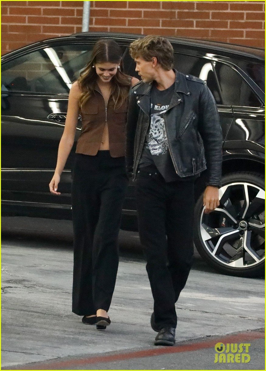 Austin Butler & Kaia Gerber Hold Hands, Look So In Love During Date ...