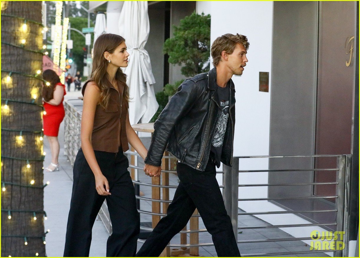 Austin Butler & Kaia Gerber Hold Hands, Look So In Love During Date ...