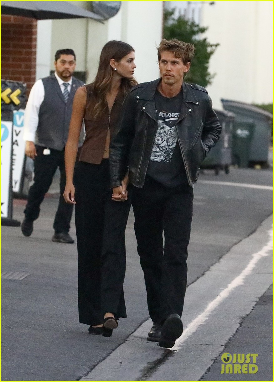 Austin Butler & Kaia Gerber Hold Hands, Look So In Love During Date ...