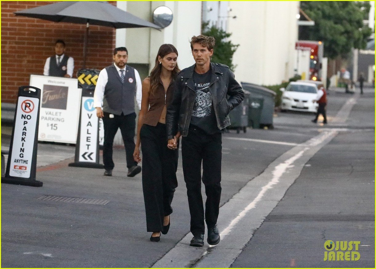 Austin Butler & Kaia Gerber Hold Hands, Look So In Love During Date ...