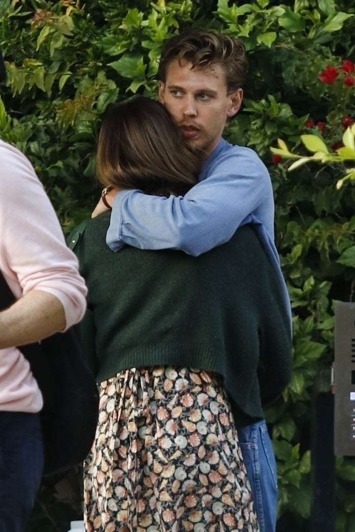 Austin Butler Gives Kaia Gerber A Long Hug After Dinner With Friends ...