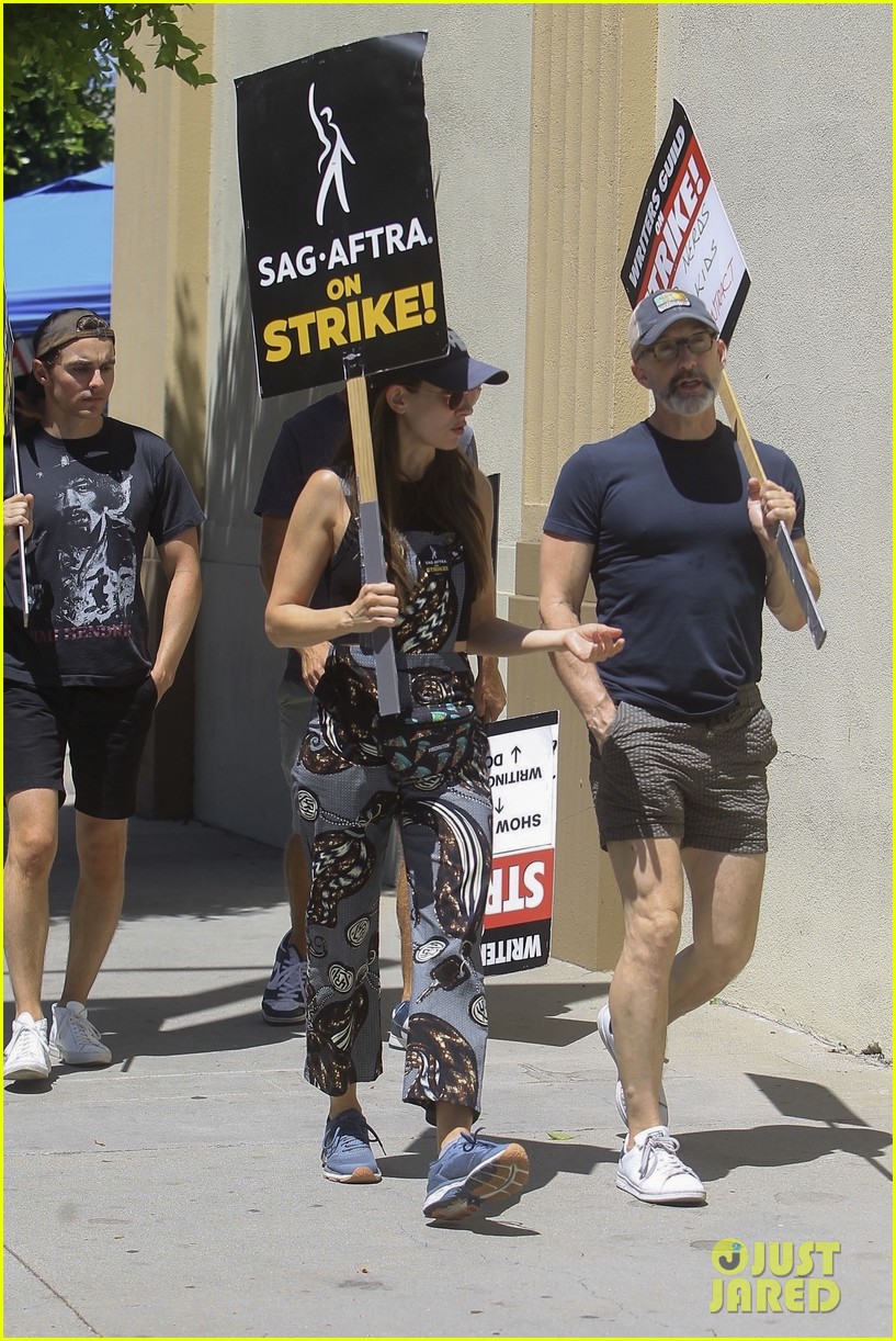 Alison Brie & Dave Franco Join Friend Jim Rash on the Picket Lines ...