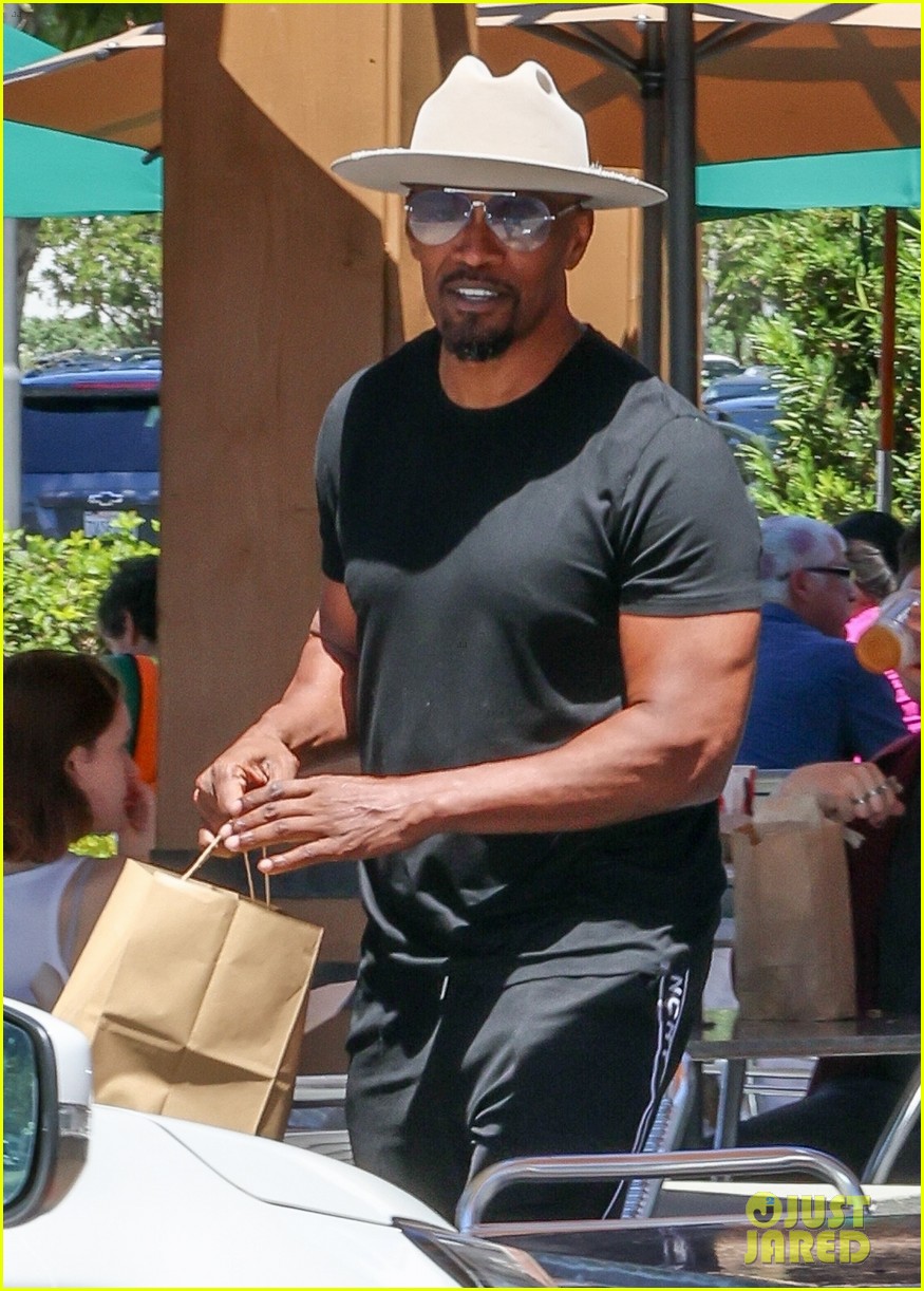 Jamie Foxx Looks Happy & Healthy in New Photos After Recent Medical ...
