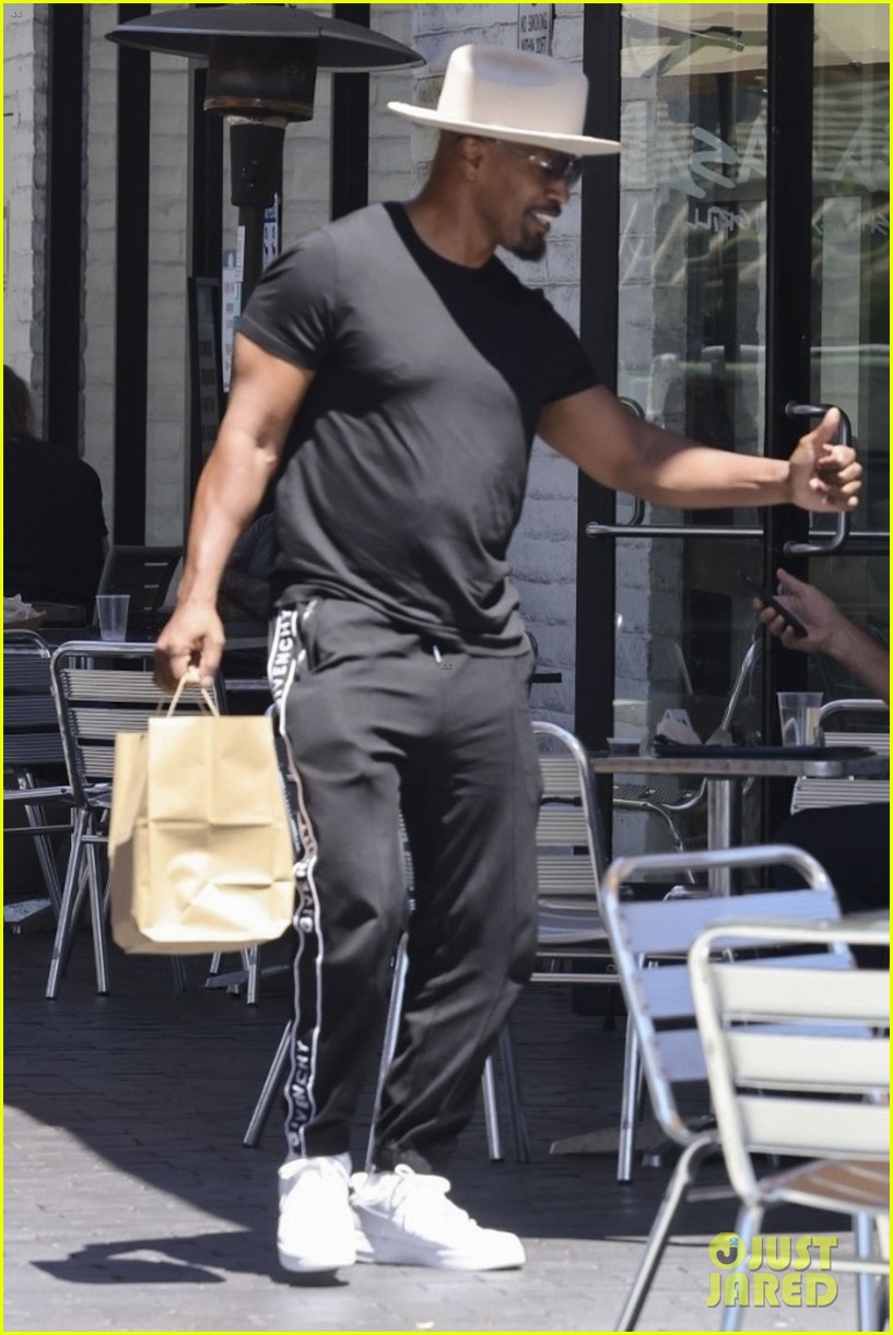 Jamie Foxx Looks Happy & Healthy in New Photos After Recent Medical ...