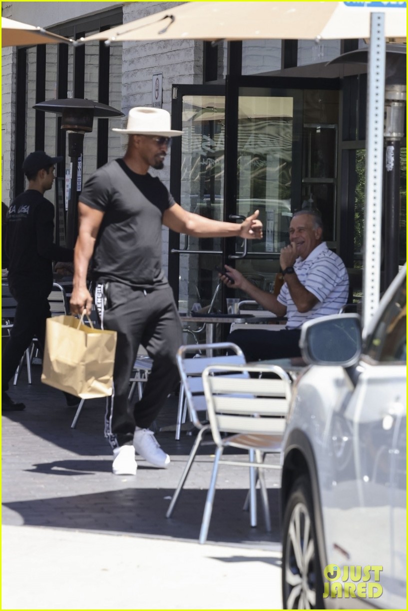 Jamie Foxx Looks Happy & Healthy in New Photos After Recent Medical ...