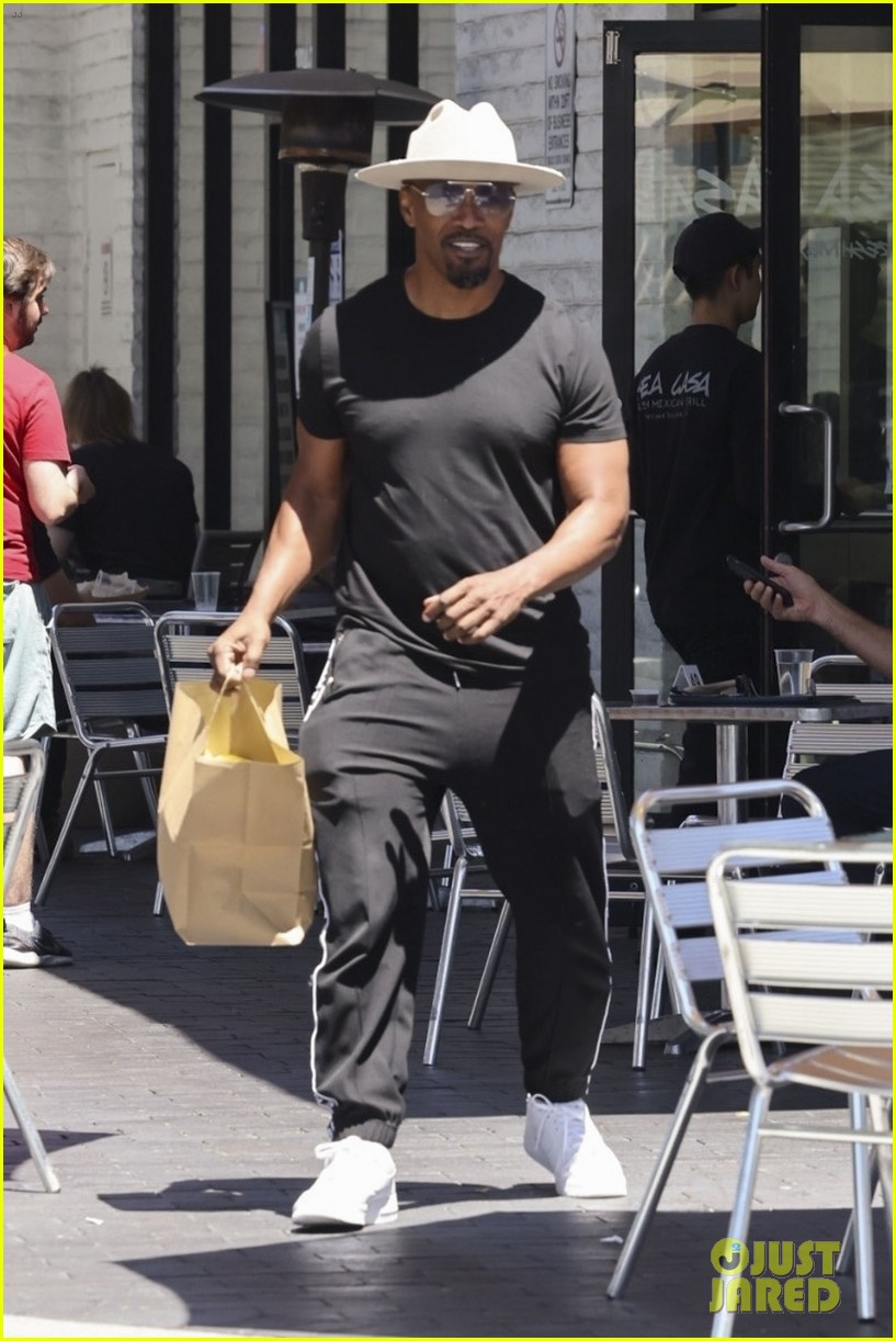 Jamie Foxx Looks Happy & Healthy in New Photos After Recent Medical ...