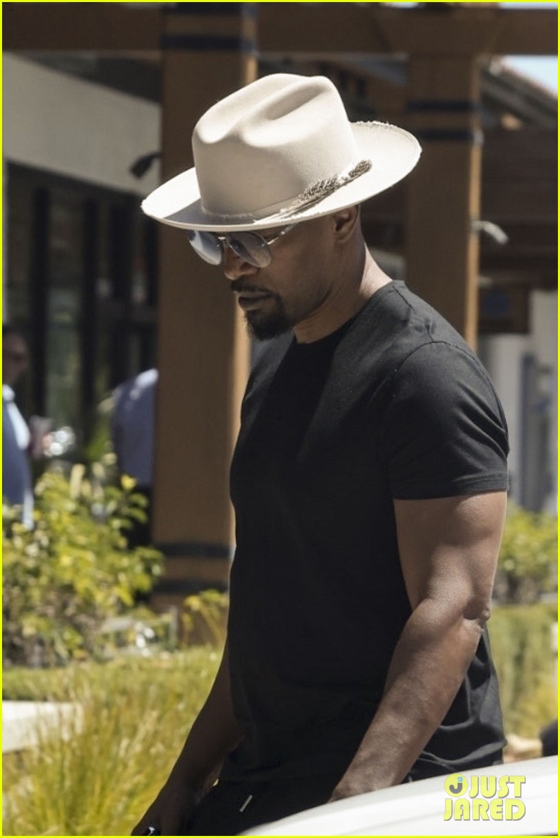 Jamie Foxx Looks Happy & Healthy in New Photos After Recent Medical ...