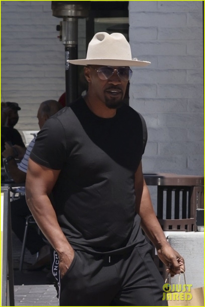 Jamie Foxx Looks Happy & Healthy in New Photos After Recent Medical ...