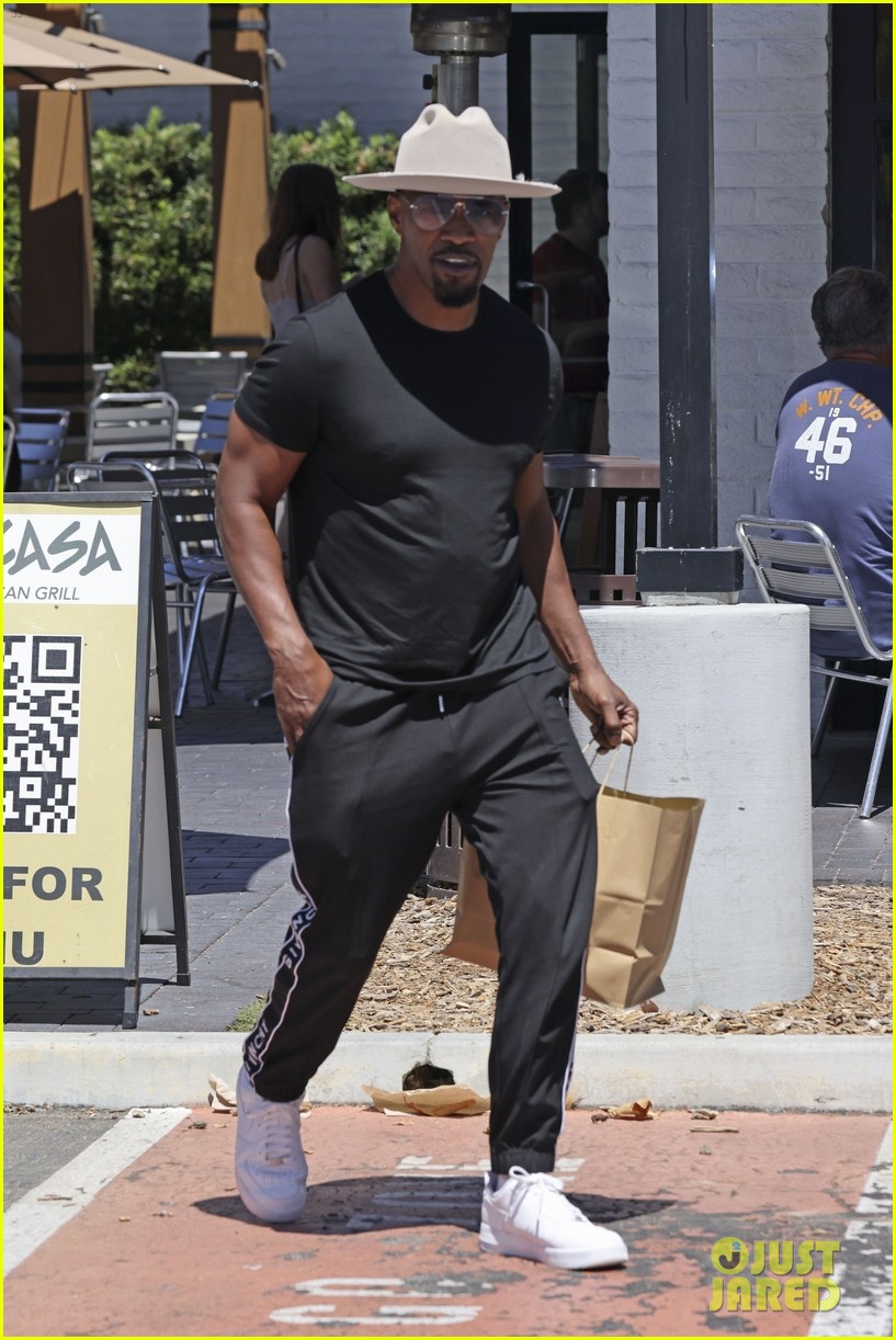 Jamie Foxx Looks Happy & Healthy in New Photos After Recent Medical ...