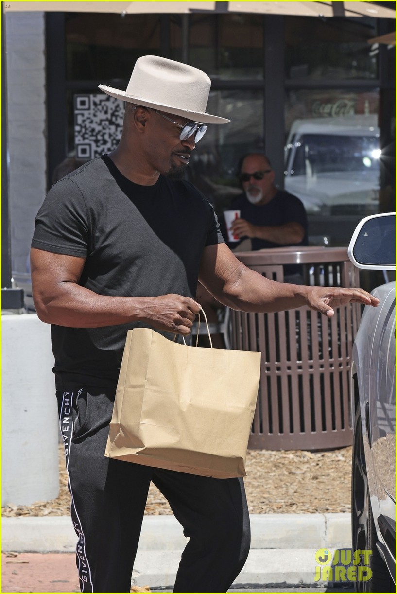 Jamie Foxx Looks Happy & Healthy in New Photos After Recent Medical ...