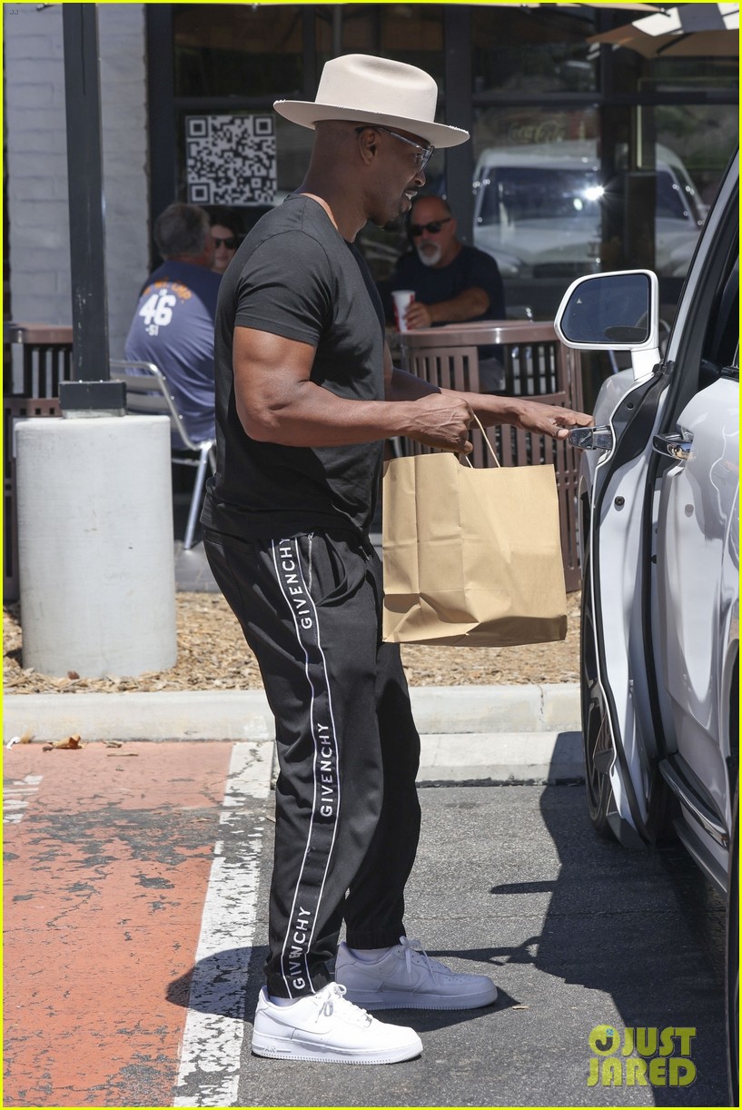 Jamie Foxx Looks Happy & Healthy in New Photos After Recent Medical ...