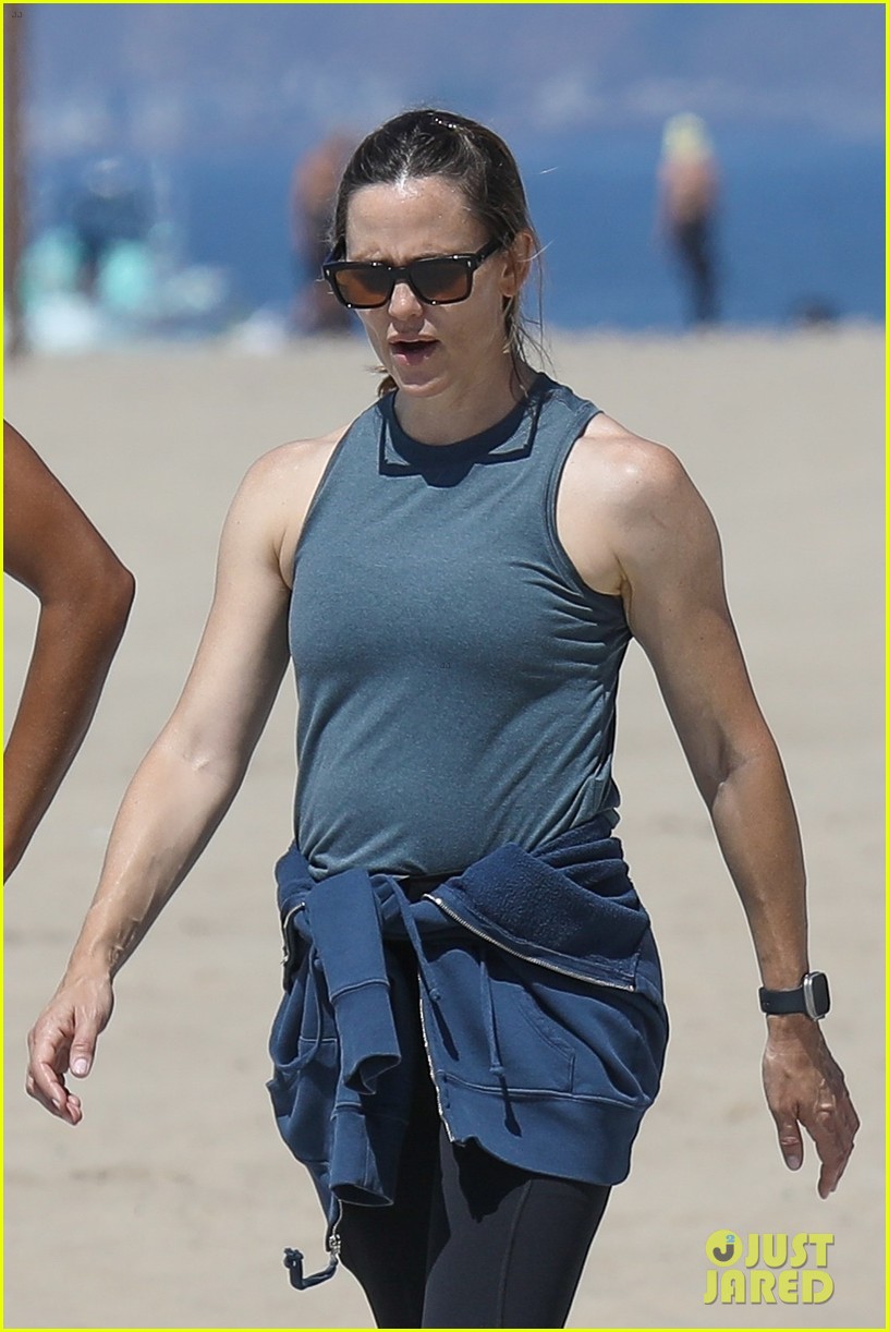 Jennifer Garner & Gina Torres Have an 'Alias' Reunion at the Beach ...