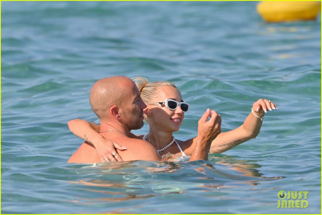 Selling Sunset's Jason Oppenheim Packs on PDA with Danika Tanya: Photo 4962133 | Shirtless ...