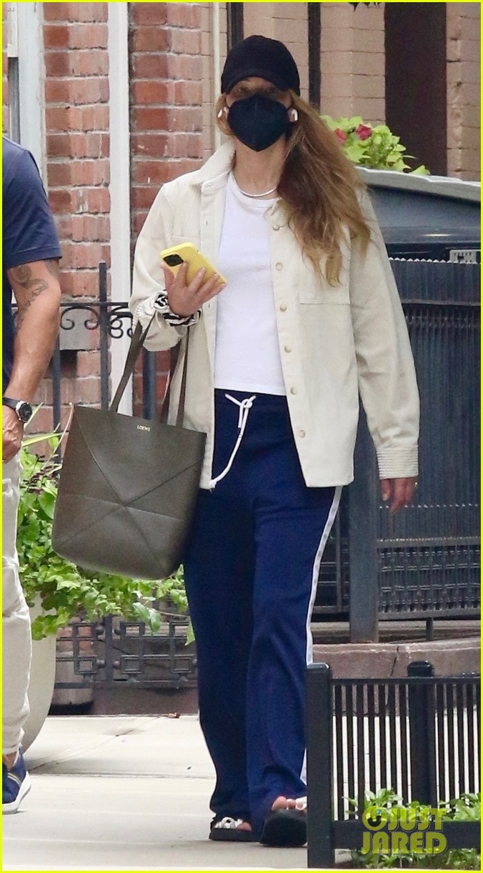 Photo: jennifer lawrence masks up 16 | Photo 4963014 | Just Jared ...