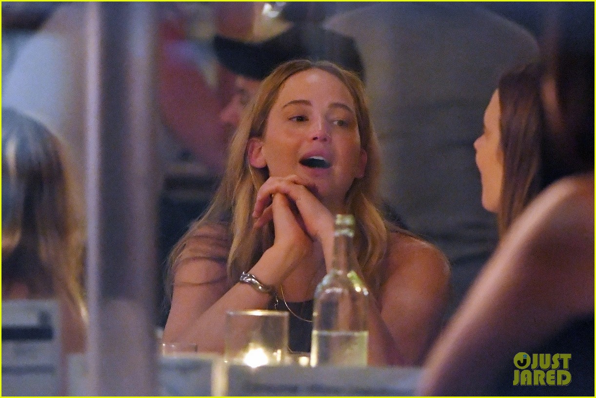 Jennifer Lawrence Enjoys Dinner With Friends in NYC!: Photo 4962310 ...