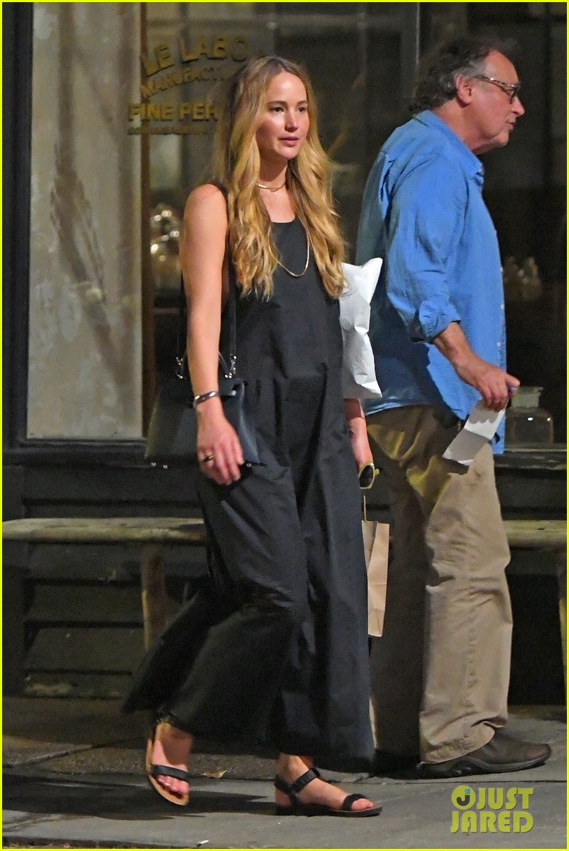 Jennifer Lawrence Enjoys Dinner With Friends in NYC!: Photo 4962313 ...