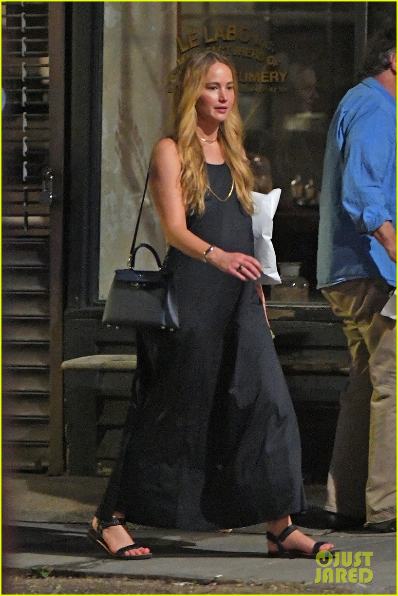 Photo: jennifer lawrence dinner with friends 07 | Photo 4962316 | Just ...