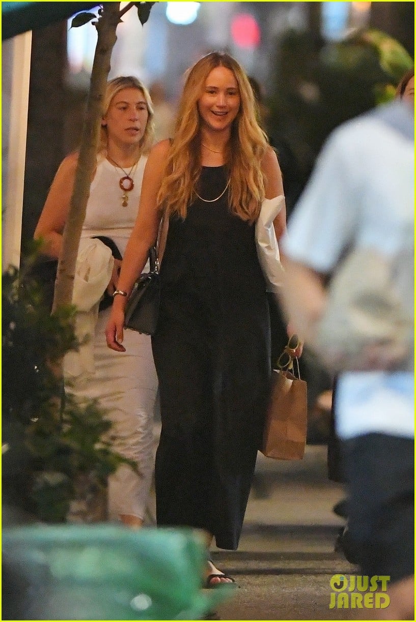 Jennifer Lawrence Enjoys Dinner With Friends in NYC!: Photo 4962322 ...