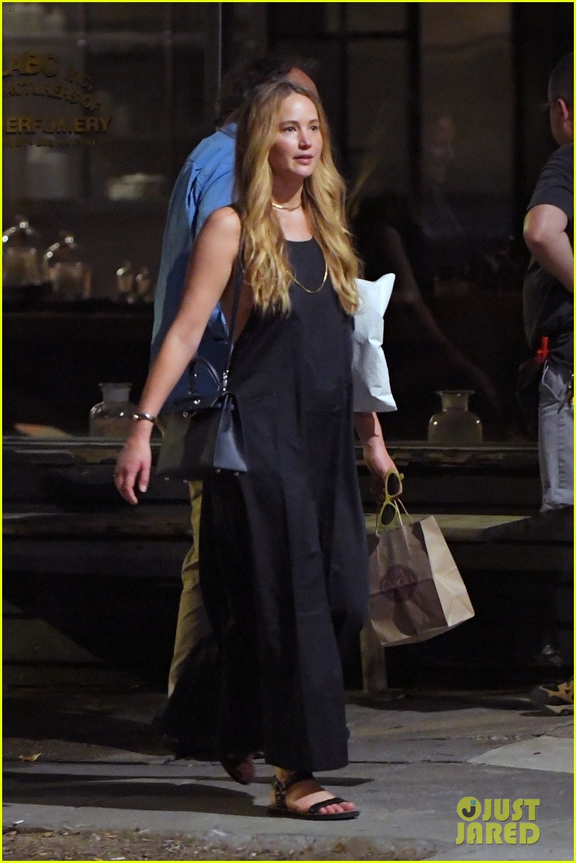 Jennifer Lawrence Enjoys Dinner With Friends in NYC!: Photo 4962331 ...