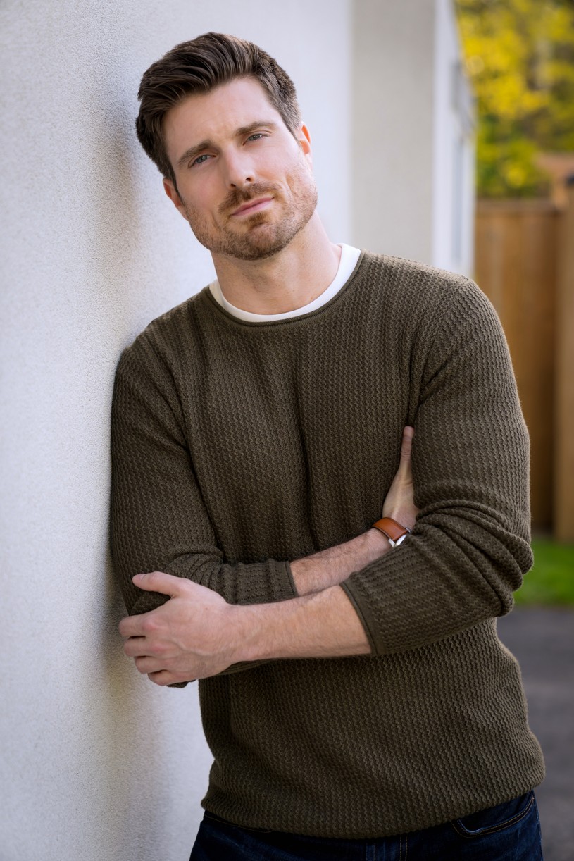 Luke Macfarlane's Hallmark Channel Return Set For September With Ashley ...