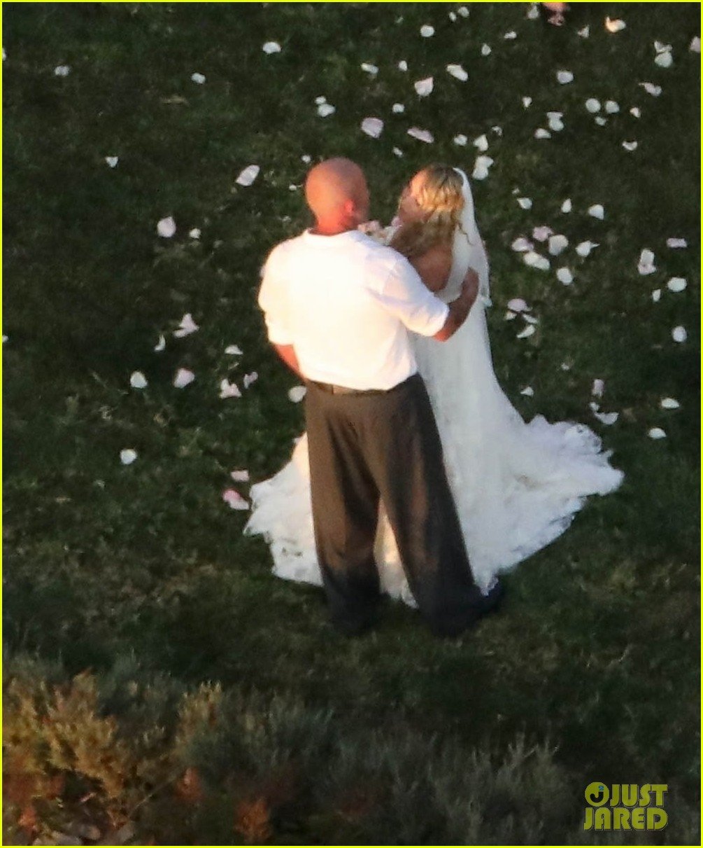 Miley Cyrus is Maid of Honor at Mom Tish Cyrus' Wedding to Dominic ...