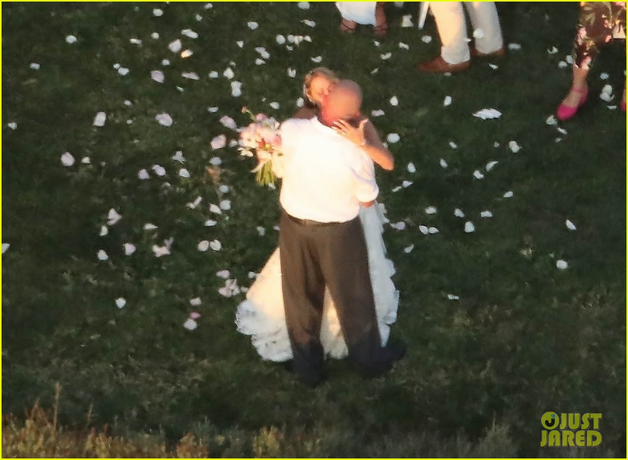 Miley Cyrus is Maid of Honor at Mom Tish Cyrus' Wedding to Dominic ...