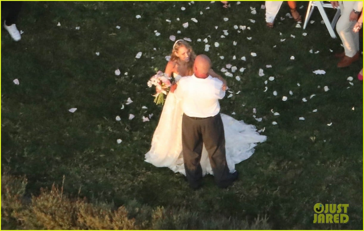 Miley Cyrus is Maid of Honor at Mom Tish Cyrus' Wedding to Dominic ...