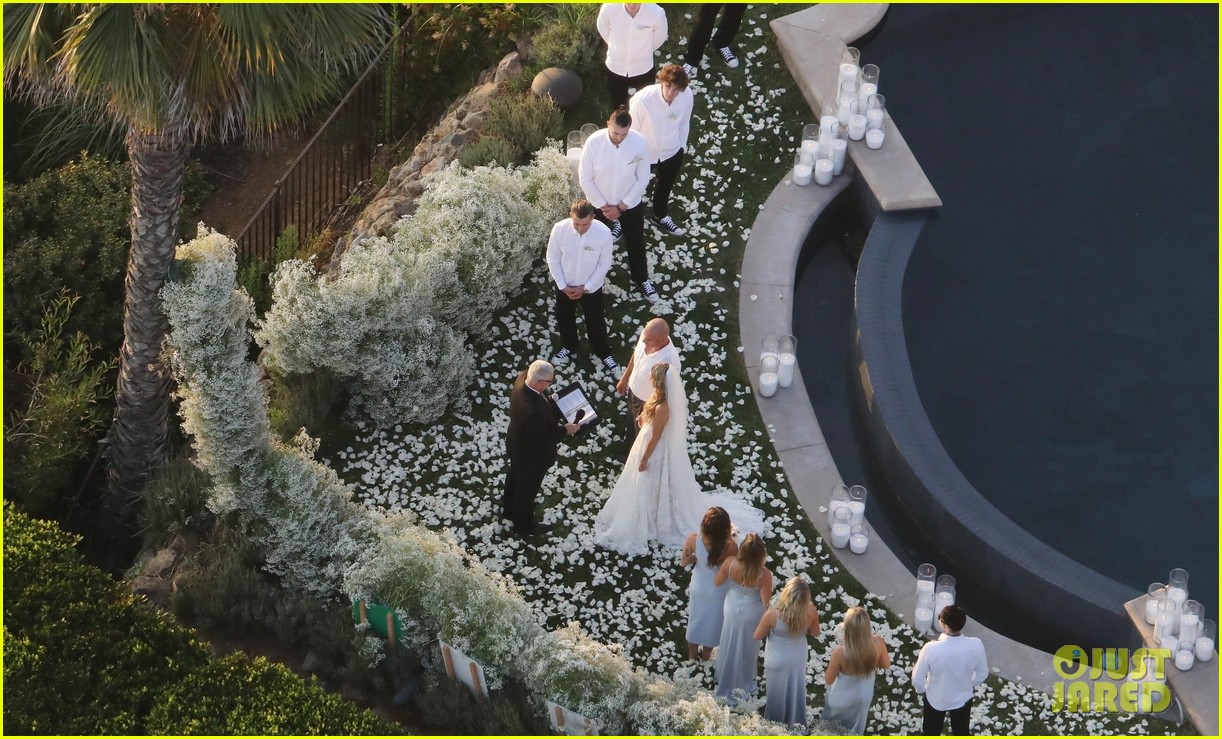 Miley Cyrus is Maid of Honor at Mom Tish Cyrus' Wedding to Dominic ...