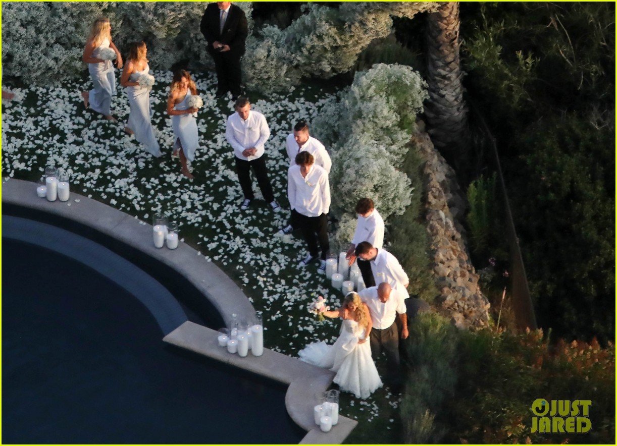 Miley Cyrus is Maid of Honor at Mom Tish Cyrus' Wedding to Dominic ...