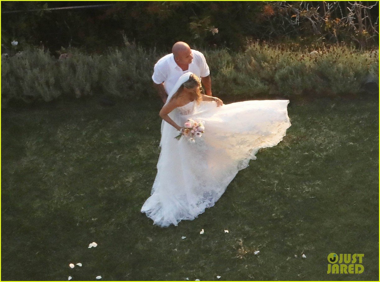 Miley Cyrus is Maid of Honor at Mom Tish Cyrus' Wedding to Dominic ...