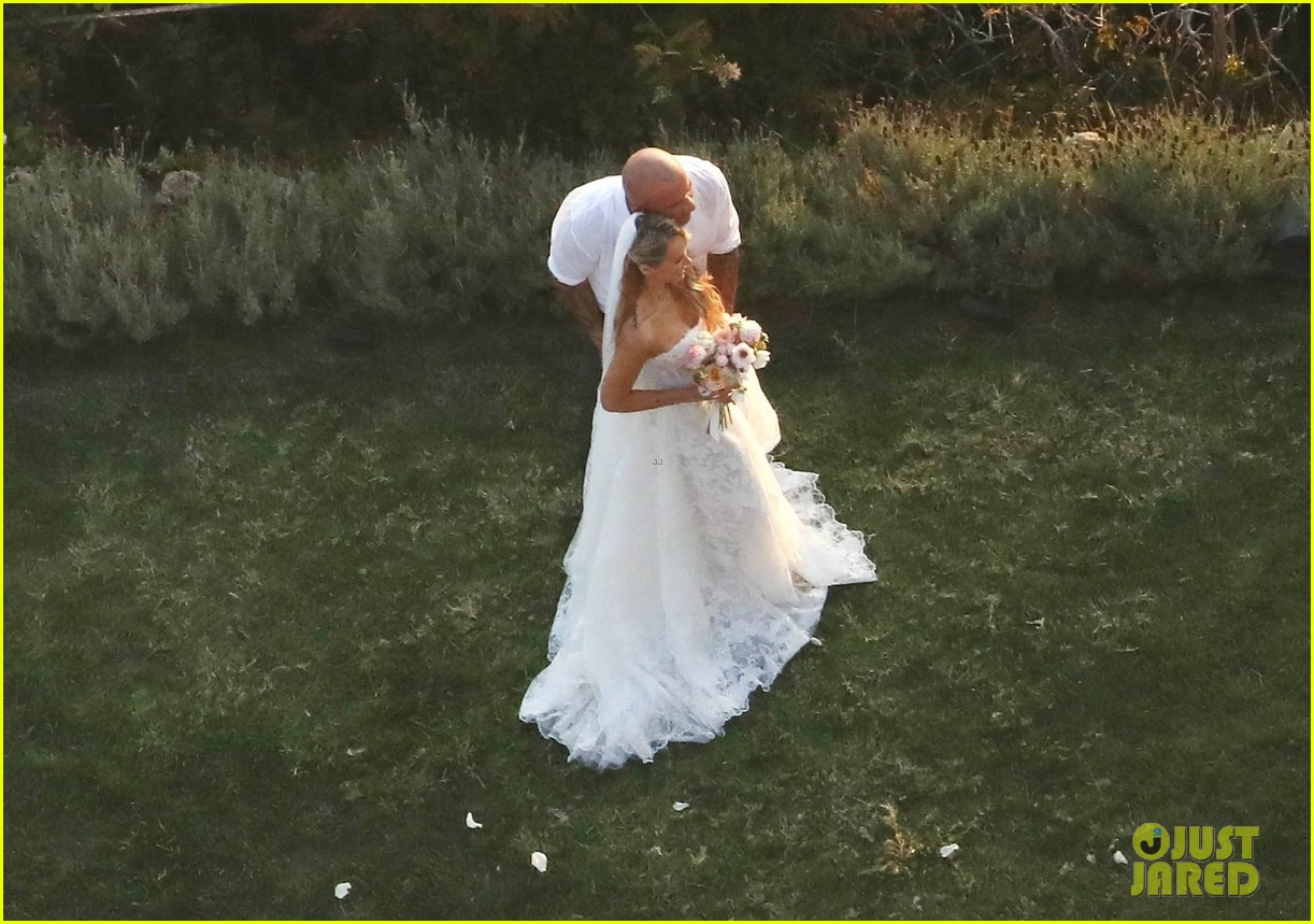 Miley Cyrus is Maid of Honor at Mom Tish Cyrus' Wedding to Dominic ...