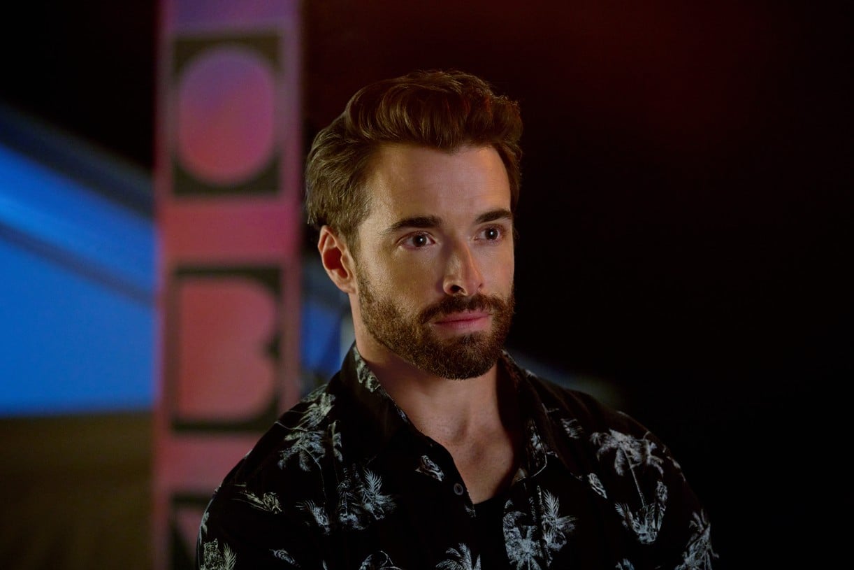 Holland Roden & Corey Cott Rekindle A Summer Romance in Hallmark ...