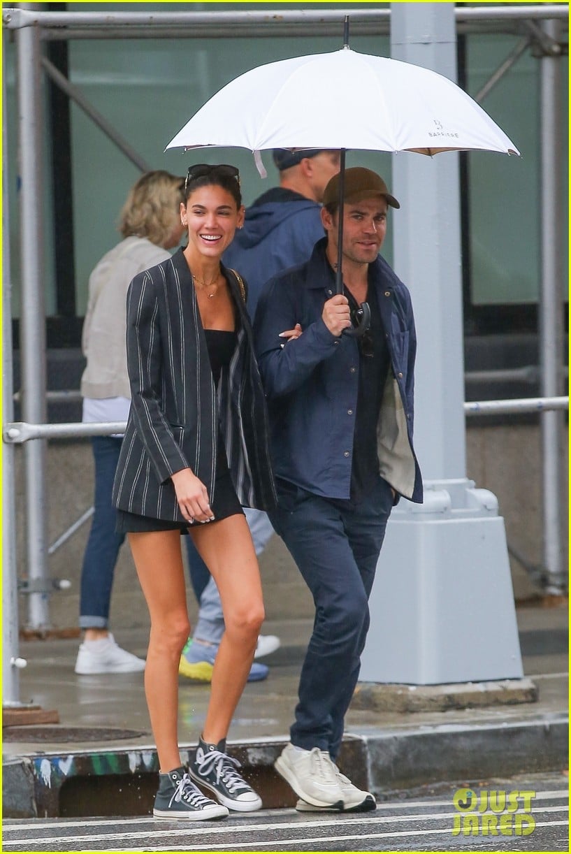 Paul Wesley & Girlfriend Natalie Kuckenburg Brave Rainy Weather for ...