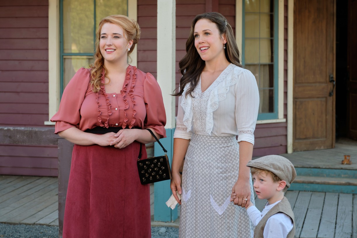 'When Calls The Heart' Celebrates 100 Episodes on Hallmark Channel ...