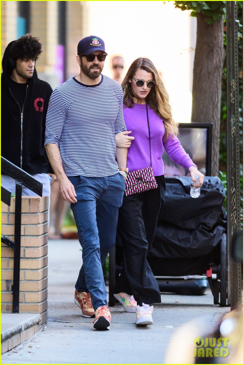 Blake Lively & Ryan Reynolds Spotted On a Wednesday Morning Walk in NYC ...